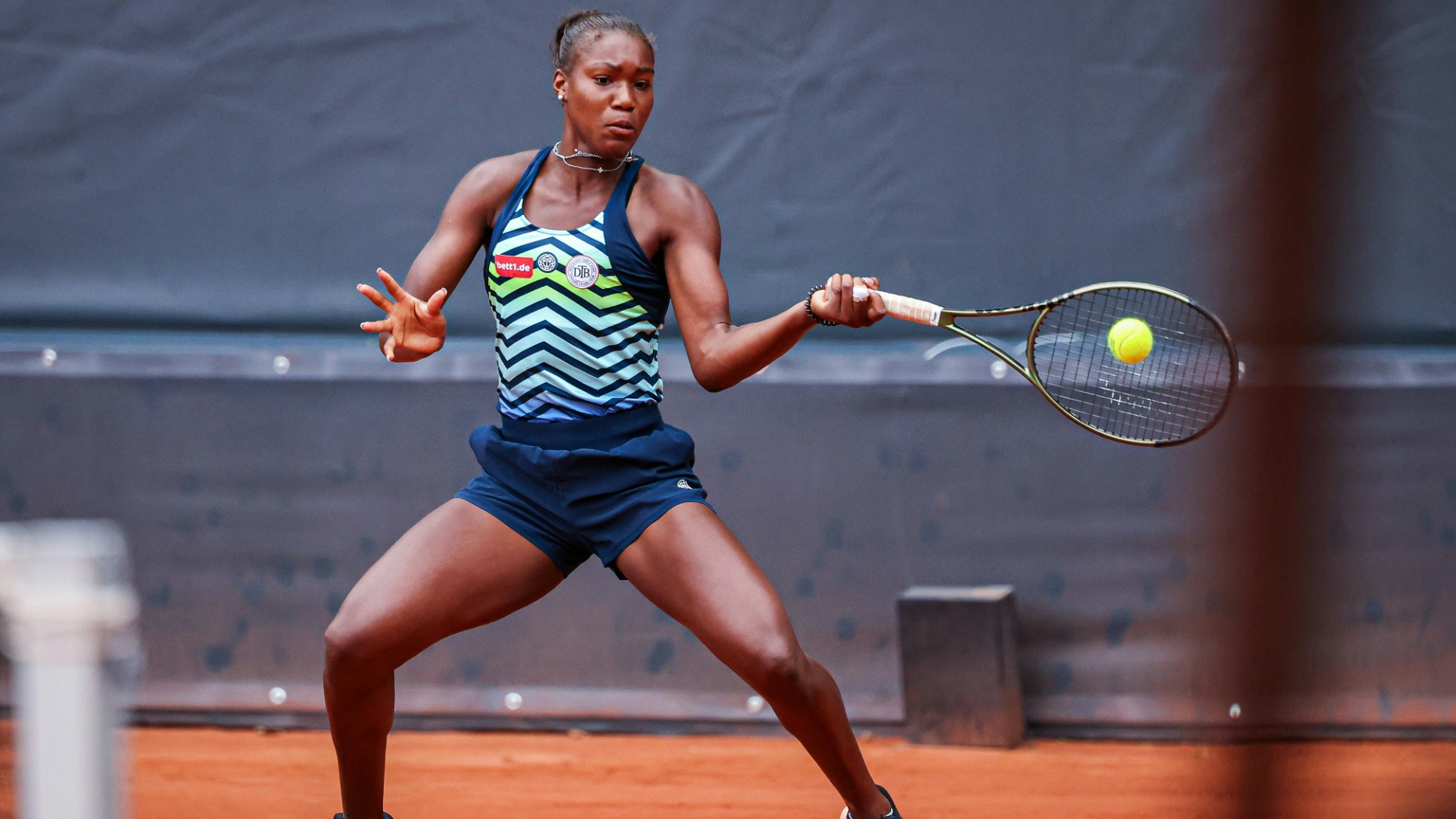 Noha Akugues Traumreise geht weiter - Finale am Rothenbaum - tennis MAGAZIN