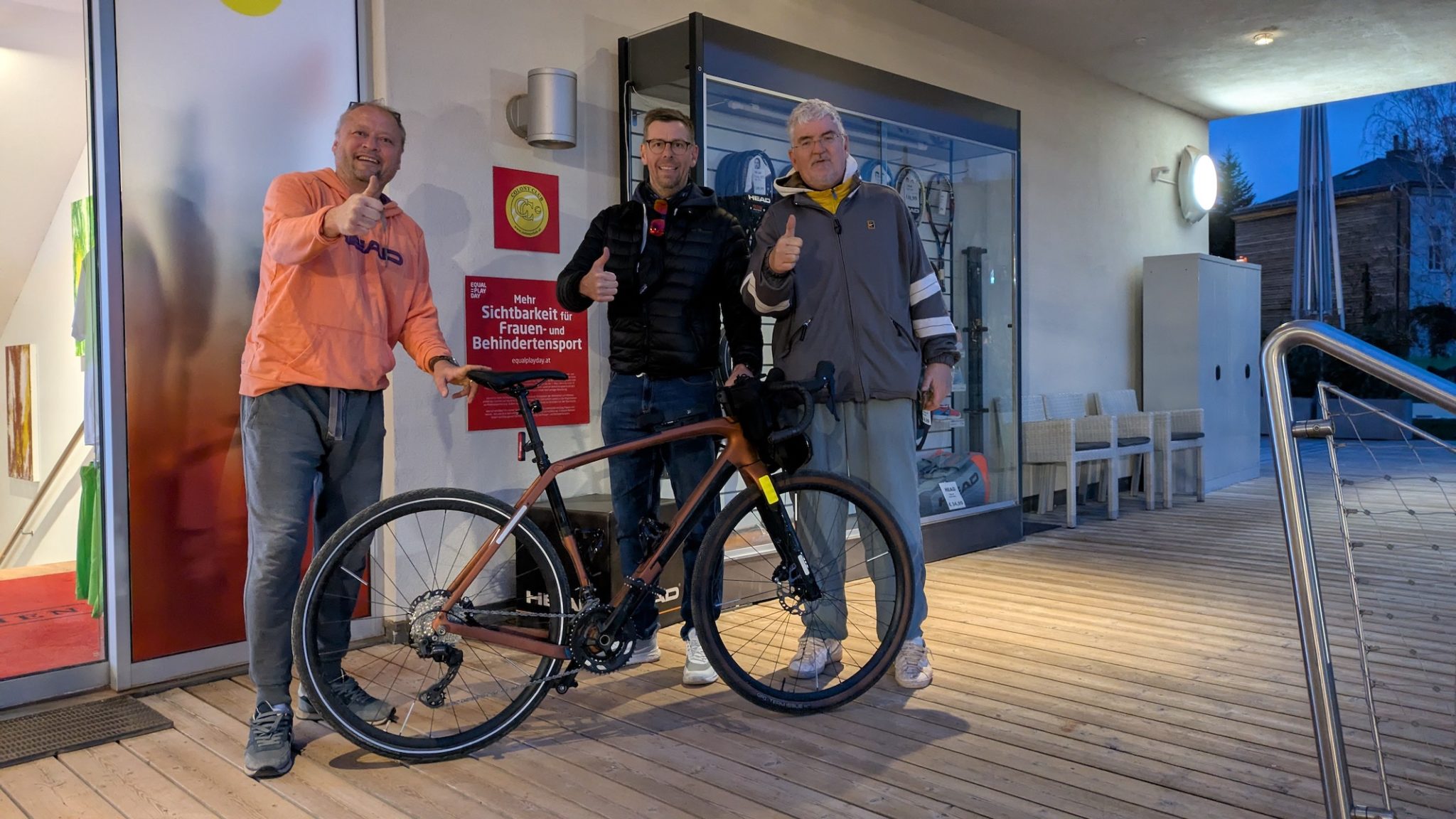 Mit Rad und Racket: Die Kraft der Wiener Visionen - tennis MAGAZIN