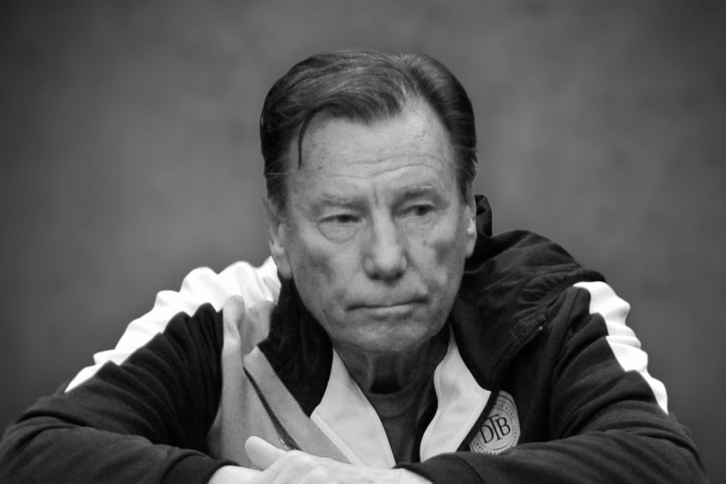 Niki Pilic: Eine deutsche Davis Cup-Legende ist gestorben - tennis MAGAZIN